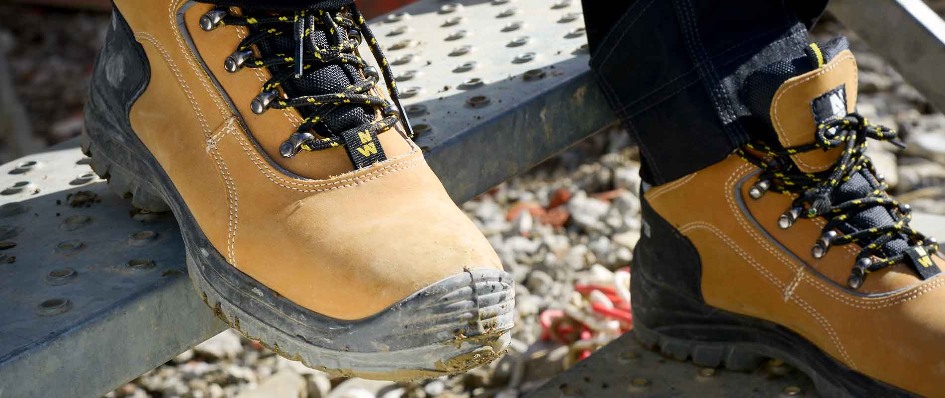 High-rise safety shoes